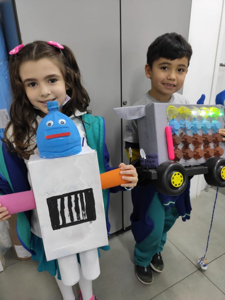 robô feito com materiais recicláveis – 1º ano | Colégio Palavra Viva